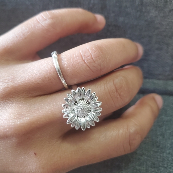 PONCRAFTS | Jewelry | Vintage Sunflower Ring | Poshmark